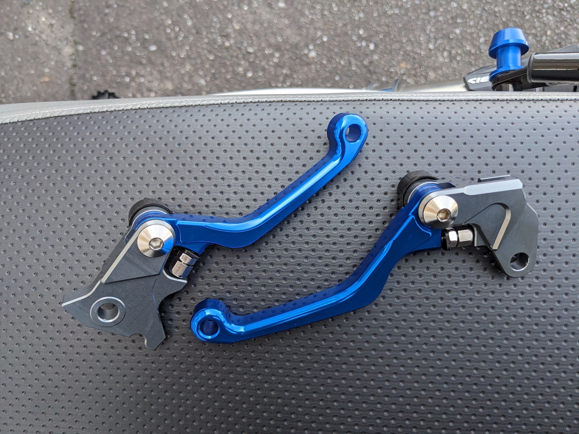 セロー250のブレーキ クラッチレバーを交換してみた: mikan.のバイクブログ